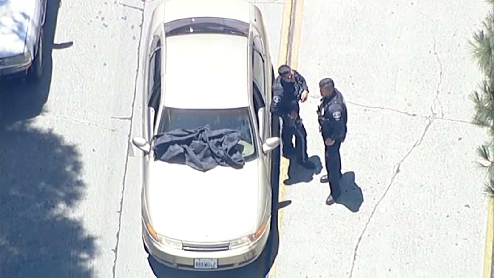 Hallan hombre muerto a tiros dentro de un auto cerca de una escuela en ...