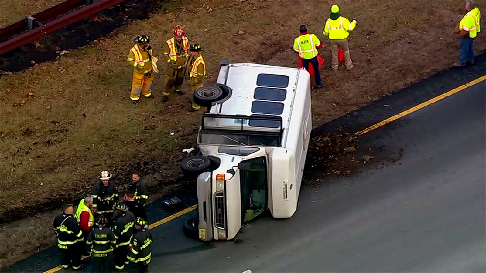 Garden State Parkway van wreck in Woodbridge leaves 7 hurt - ABC7 New York