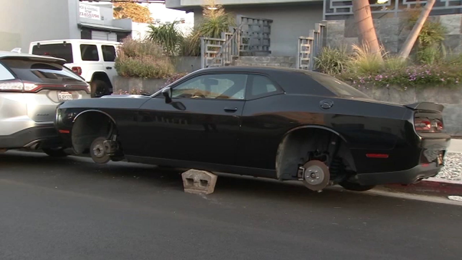 Police investigating string of car tire thefts in Beverly Grove - ABC7 ...