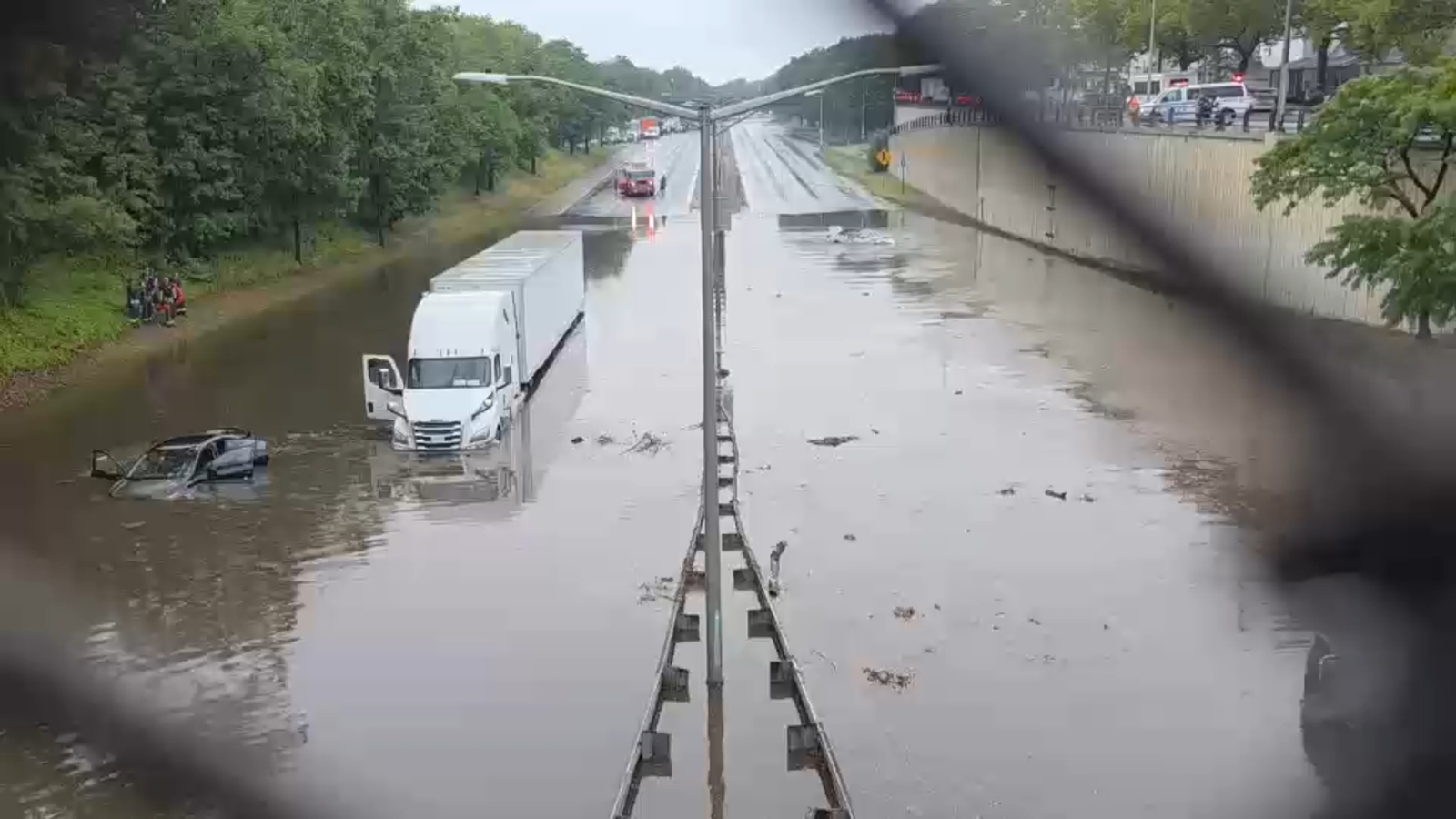 NYC flash flooding: Drivers stranded as heavy rain hits Clearview ...
