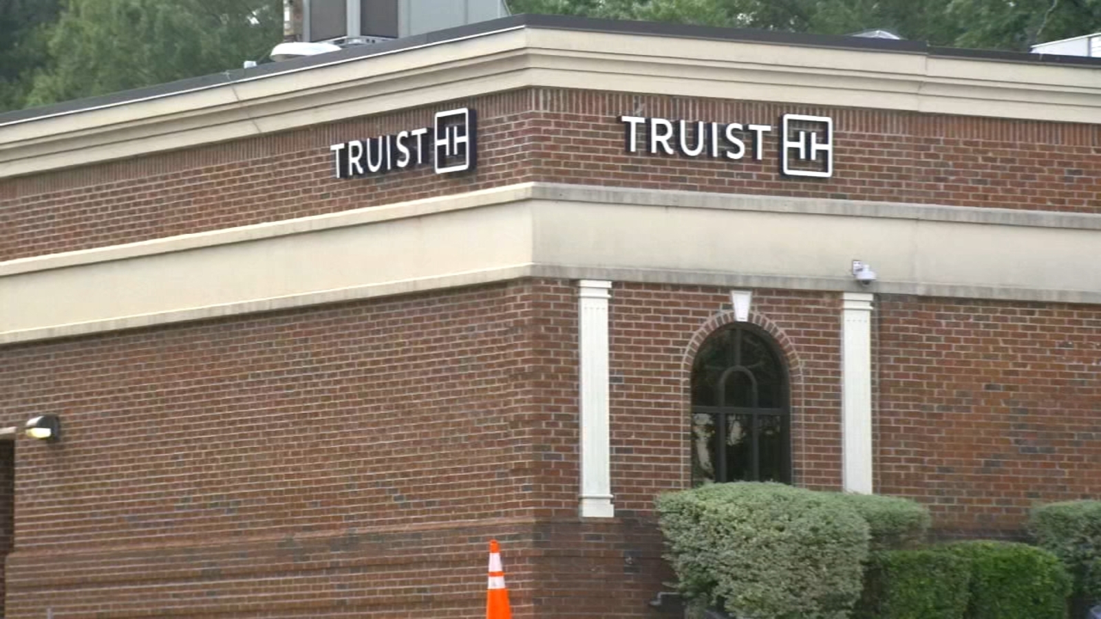 Police arrest person in connection with robbery at Truist Bank in ...