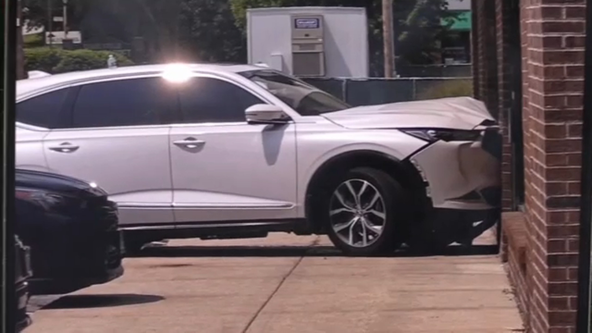 Libertyville car crash: Vehicle crashes into fitness facility at strip ...