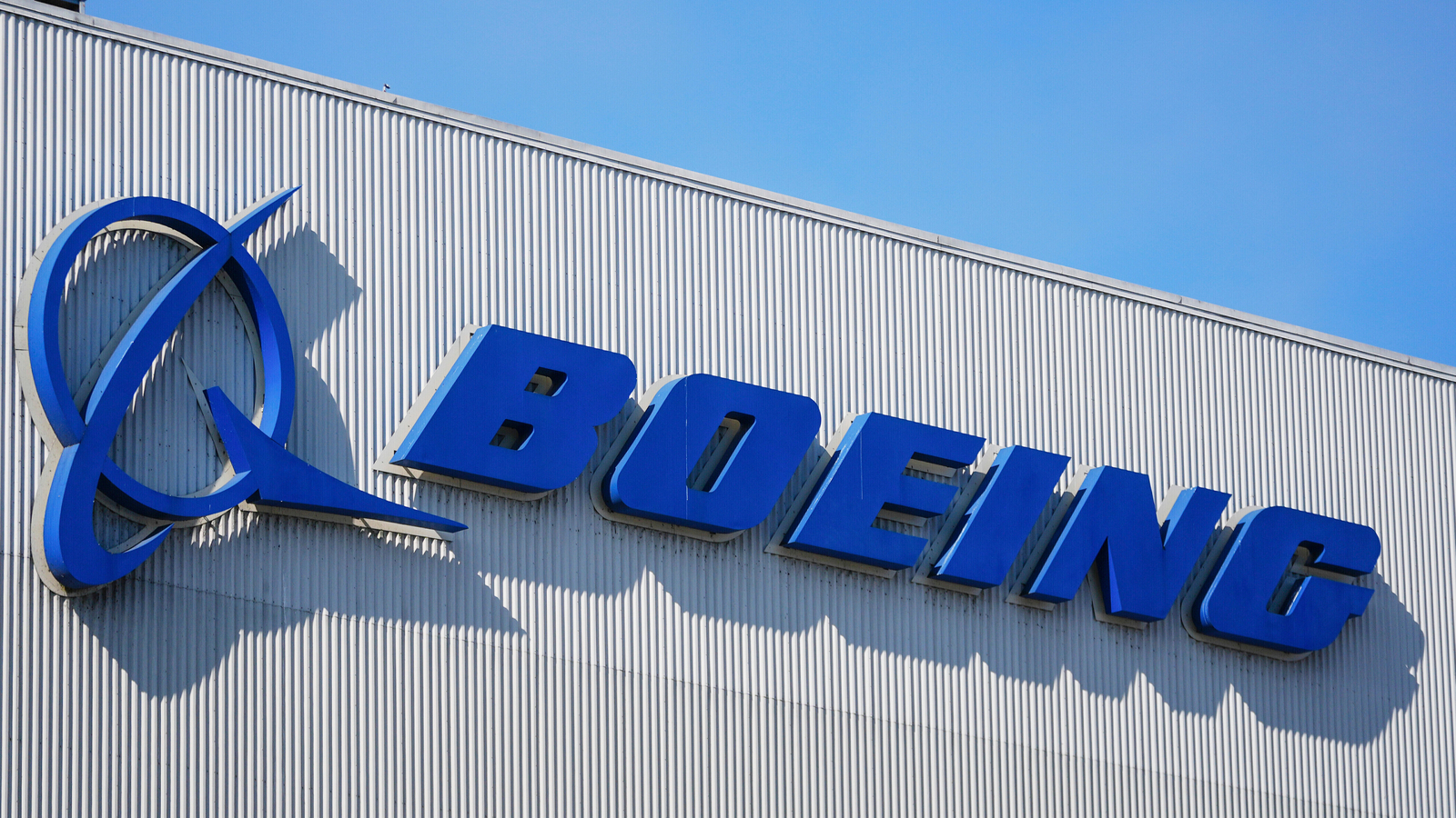 Boeing union strikes news: About 3,200 jet, weapons workers begin ...