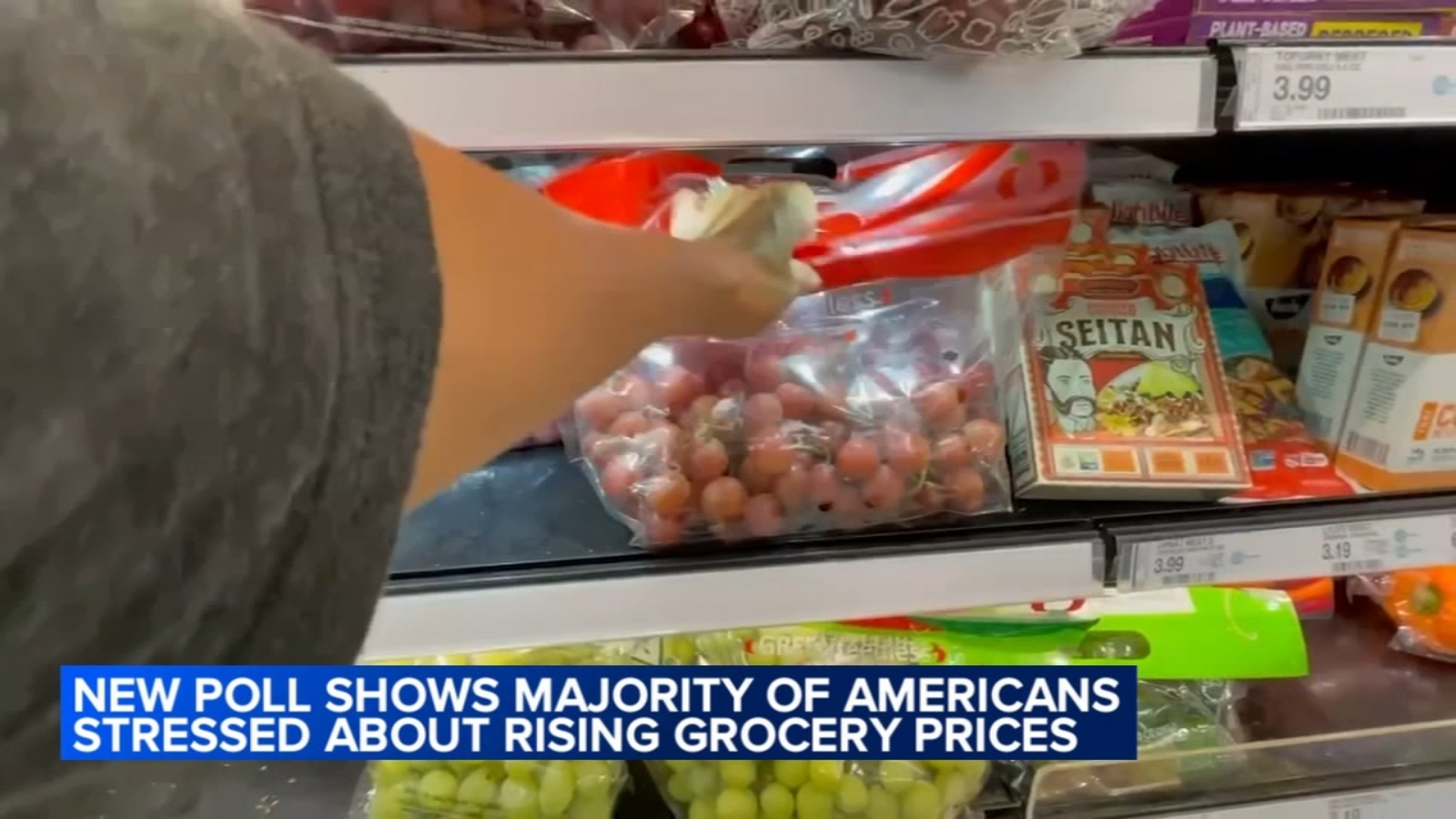 Grocery prices 2025: Shoppers at South Loop, Chicago grocery store and ...