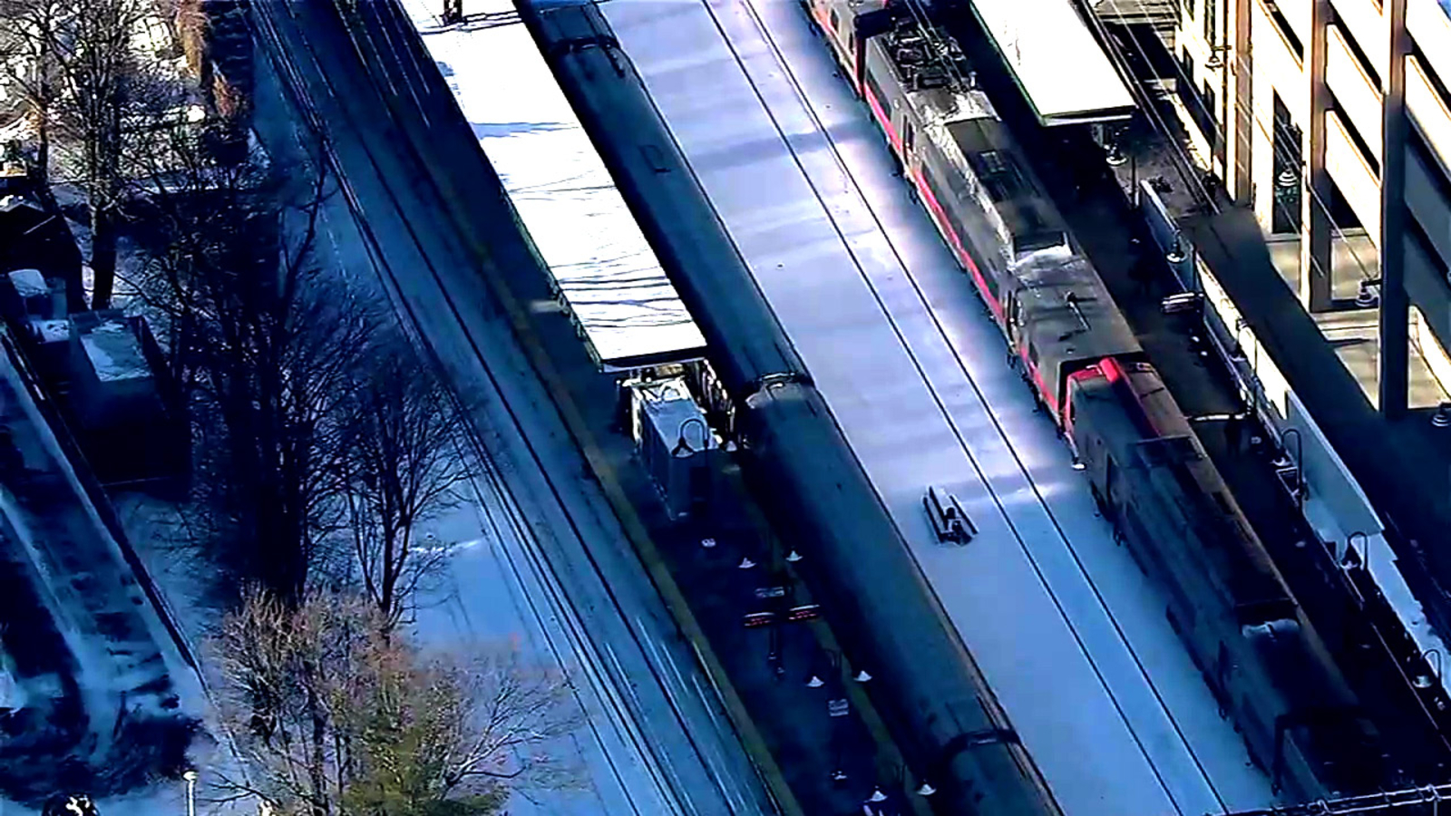 Amtrak train stuck for 4 hours in Bronx due to overhead wire problem ...
