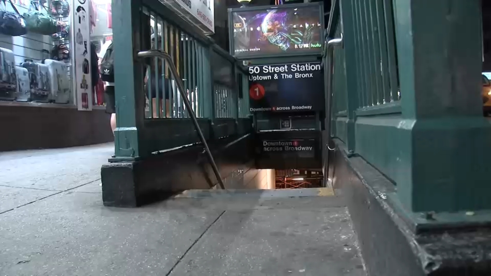 Man injured after being pushed onto subway tracks in Midtown; police ...
