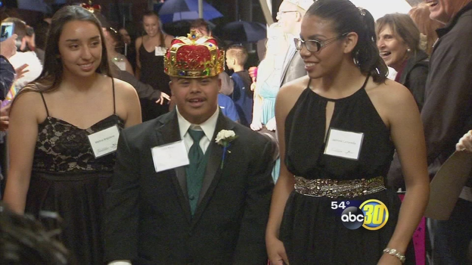 Fresno church hosts prom night for teens with special needs - ABC30 Fresno