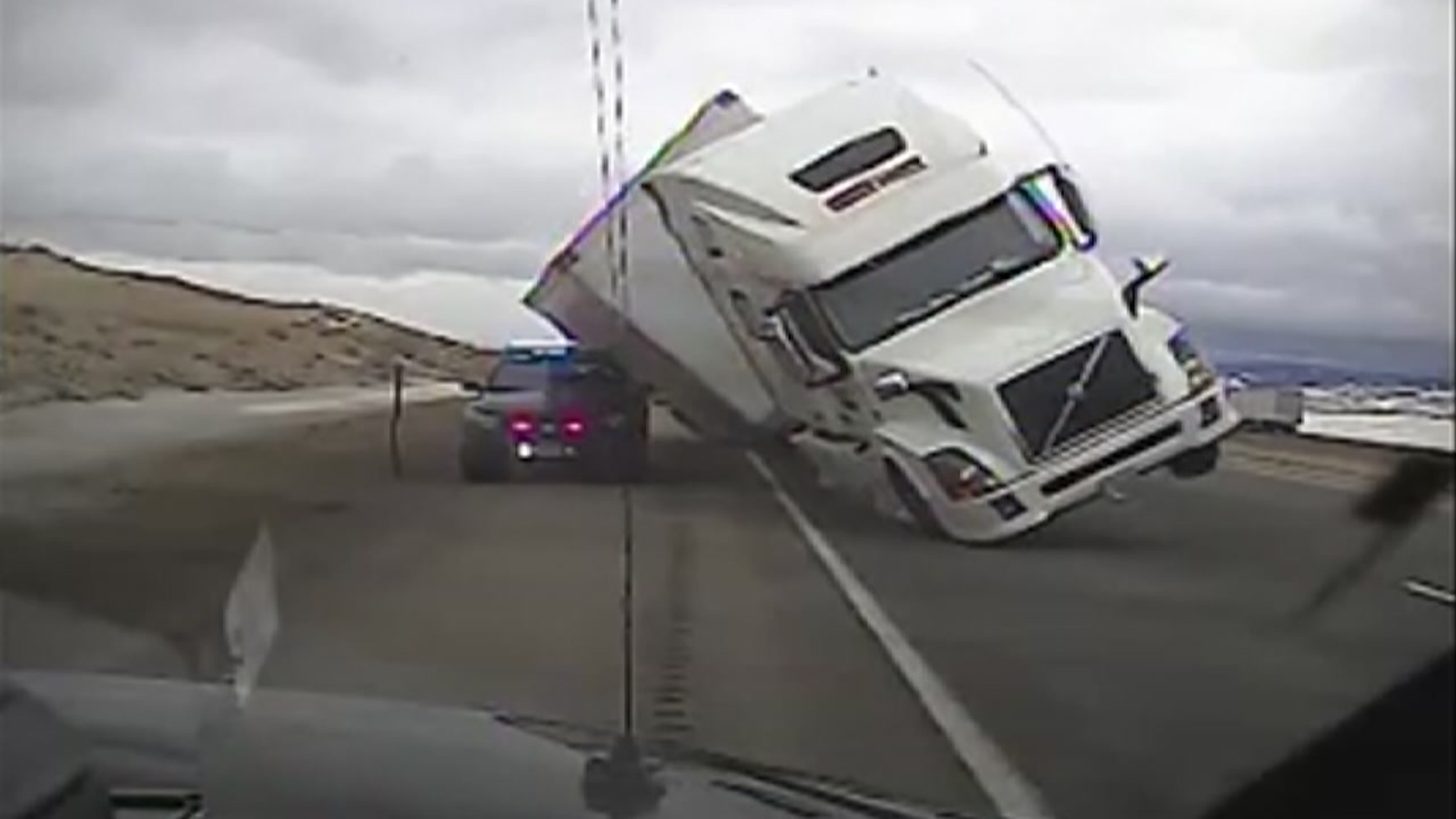 VIDEO: Wind tips 18-wheeler onto patrol car - ABC7 Chicago