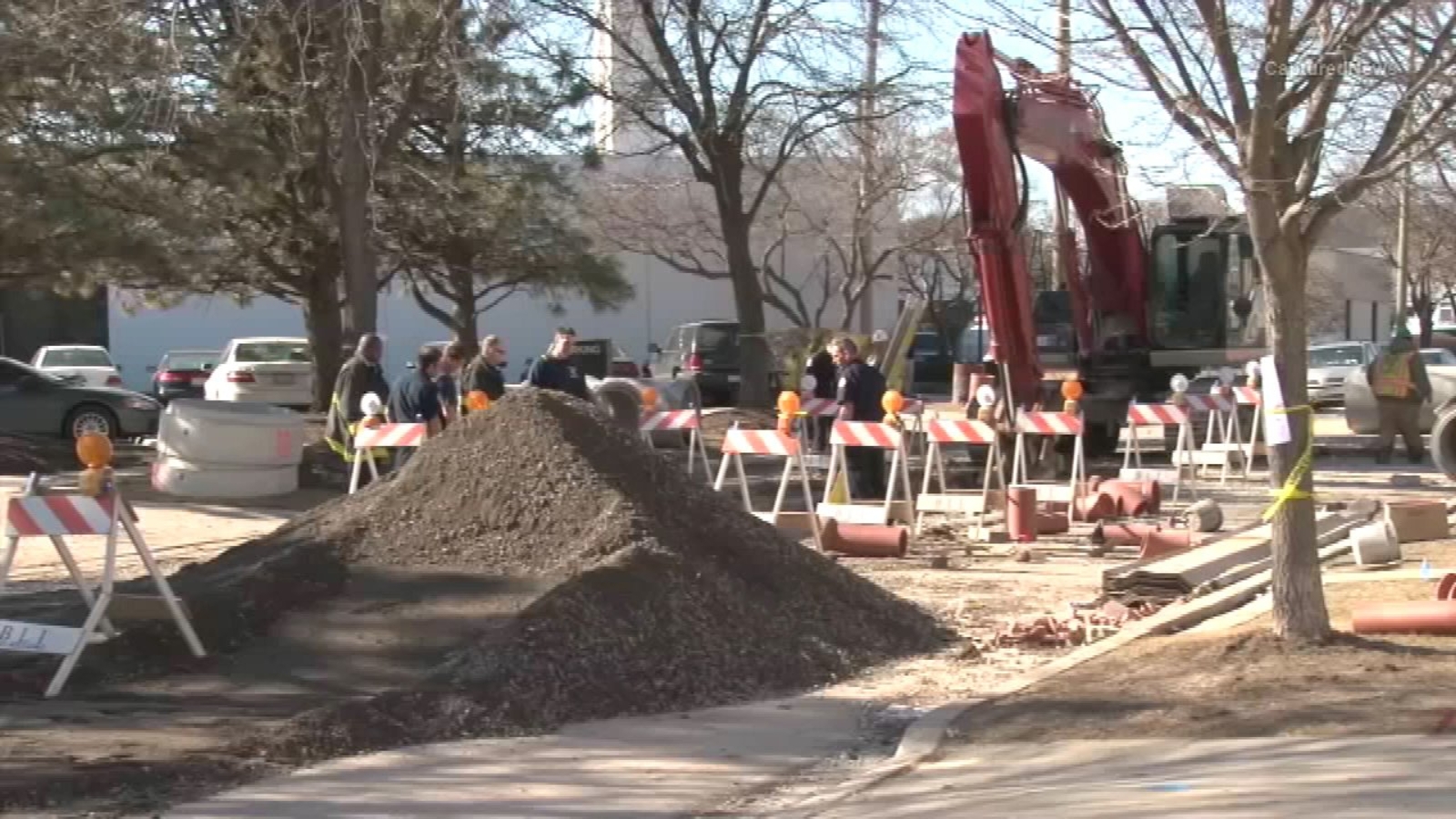 City worker killed in trench collapse in Forest Glen - ABC7 Chicago