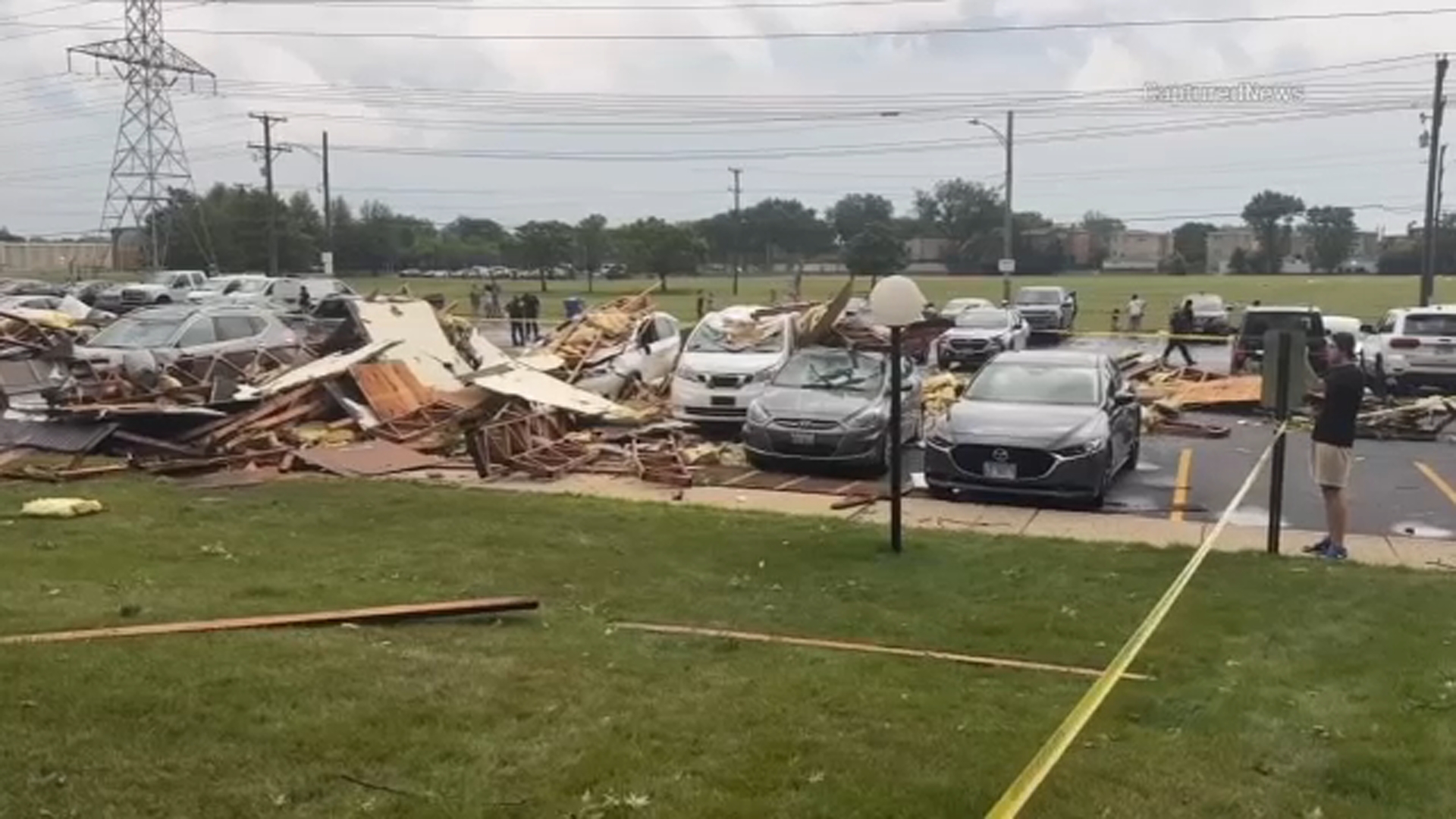 Chicago weather Saturday: Severe storms rip roof off Mt. Prospect apartment complex, down trees ...