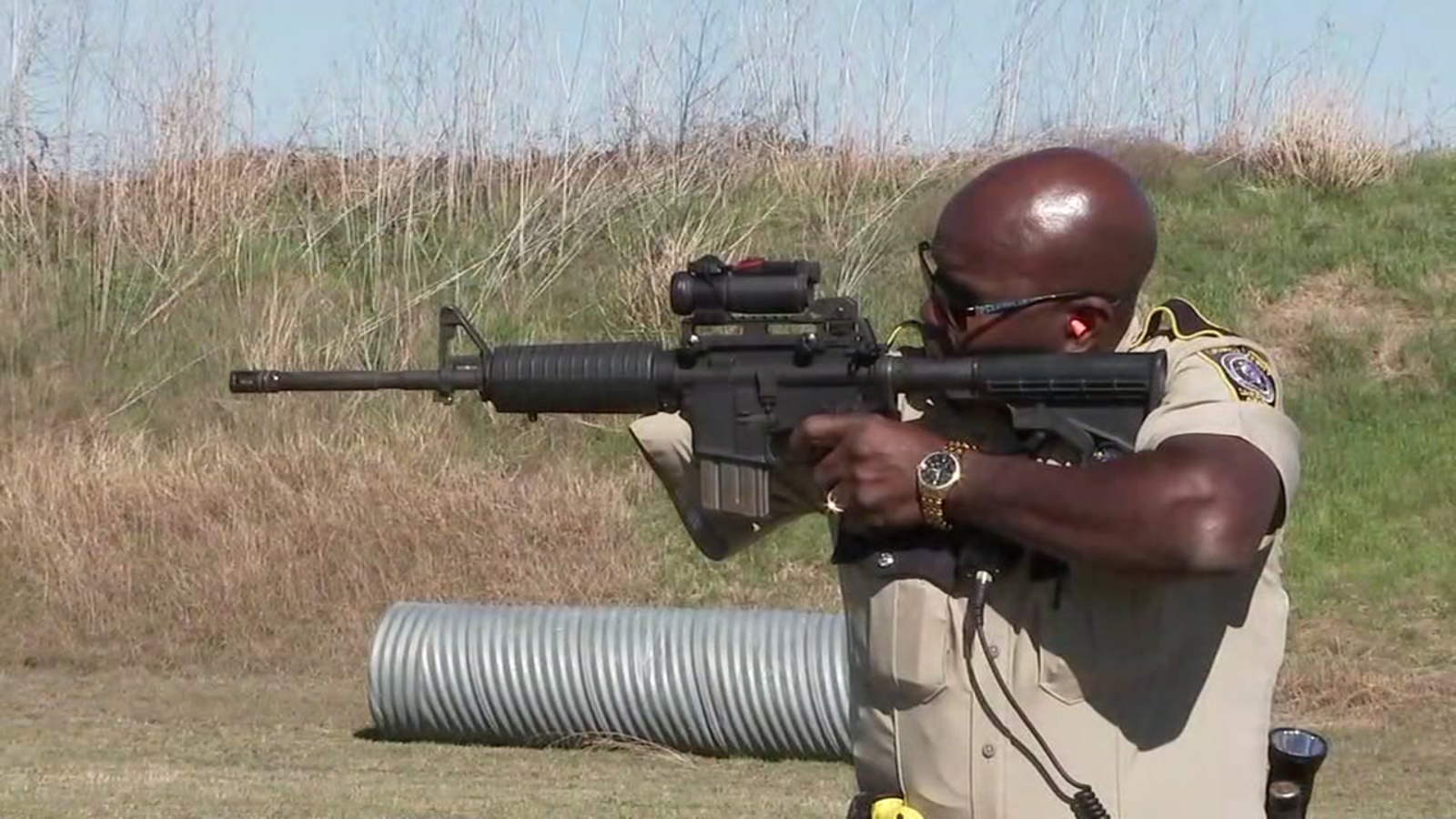 Deputy with one arm proves disability not roadblock to police work ...