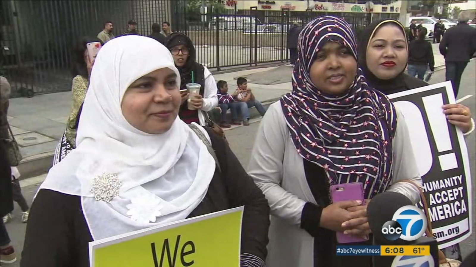 Hundreds gather in Los Angeles for rally in support of Muslim Americans ...