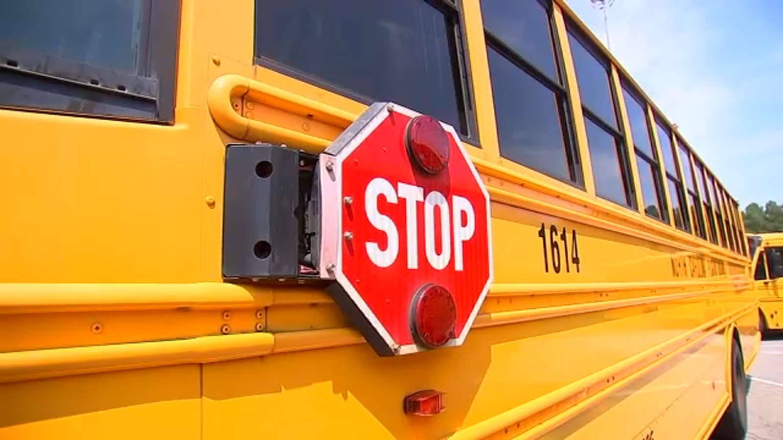 Warning; School bus NC| When you can, can't pass stopped school bus on North Carolina roads, how ...