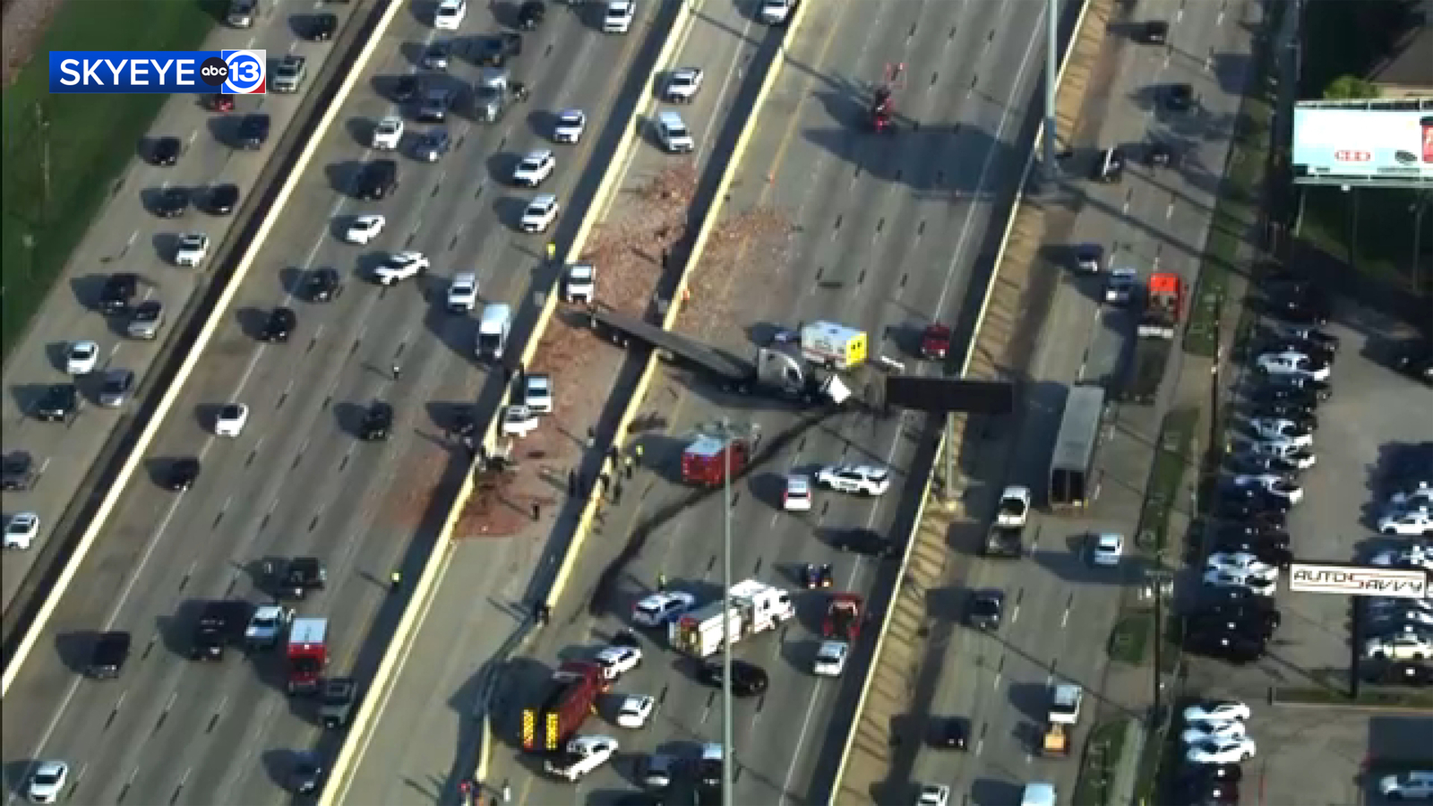 290 accident today: 18-wheeler hits median on US-290, causing closures on westbound lanes near ...