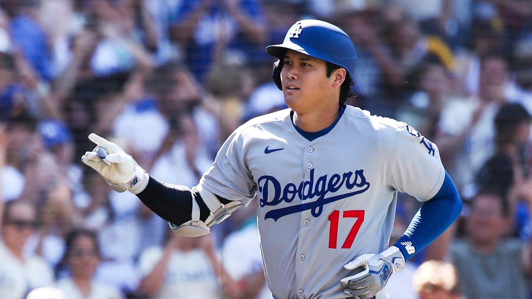 Shohei Ohtani launches 45th home run, high-fives heckler as Dodgers top ...