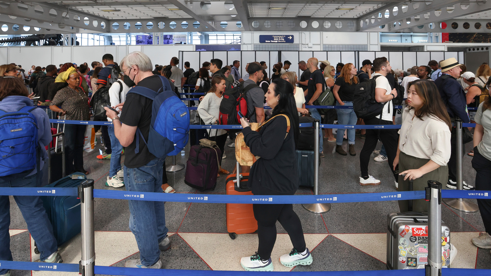 Labor Day travel: Best times to hit the road, new TSA family lanes - ABC30 Fresno