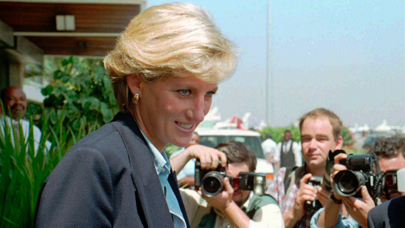 Time capsule sealed by Princess Diana in London opened up after 34 ...