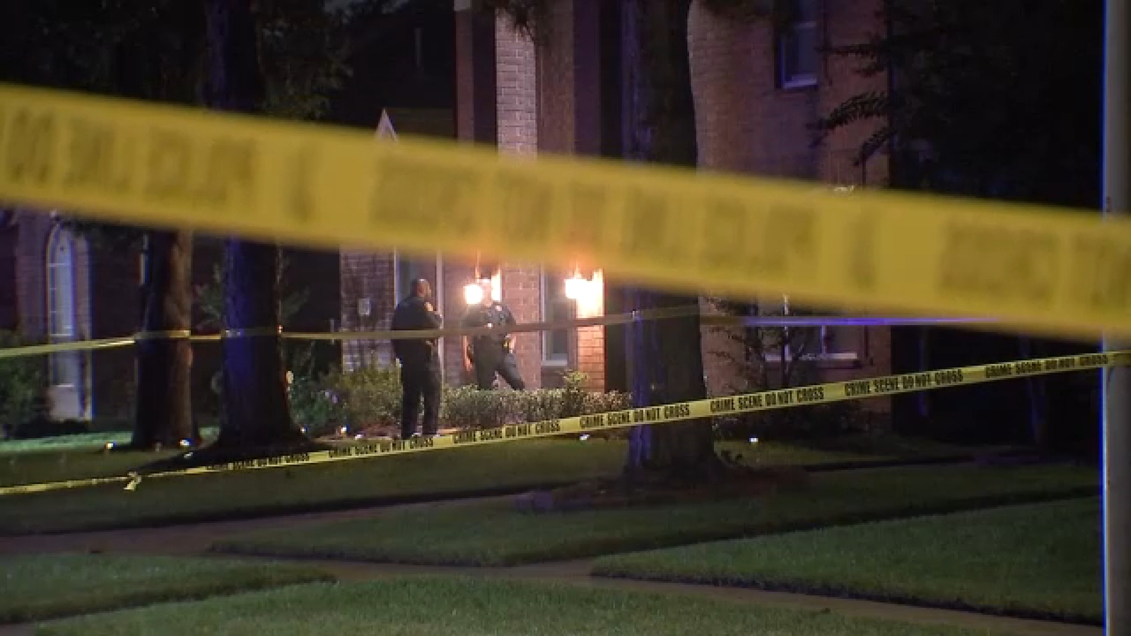 Husband, wife found dead from apparent murder-suicide in west Harris County with teen daughter ...