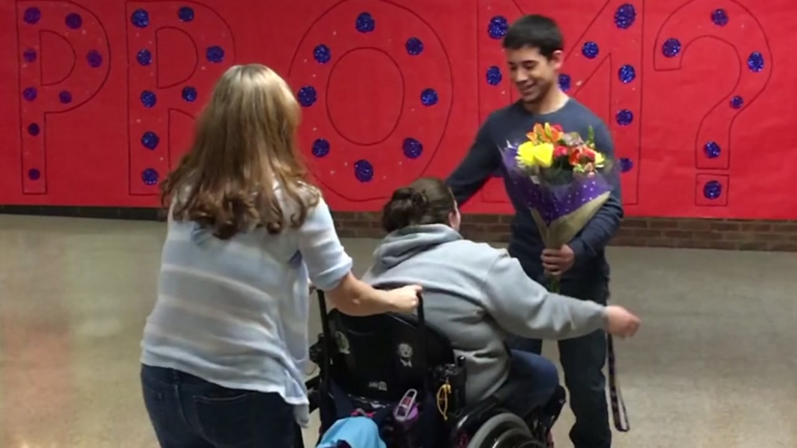 Special needs student gets epic prom proposal - ABC13 Houston