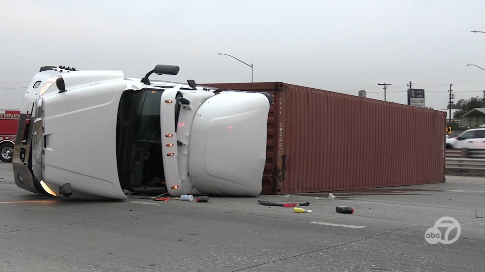 Overturned big rig blocks lanes on southbound 101 in San Jose, CHP says ...