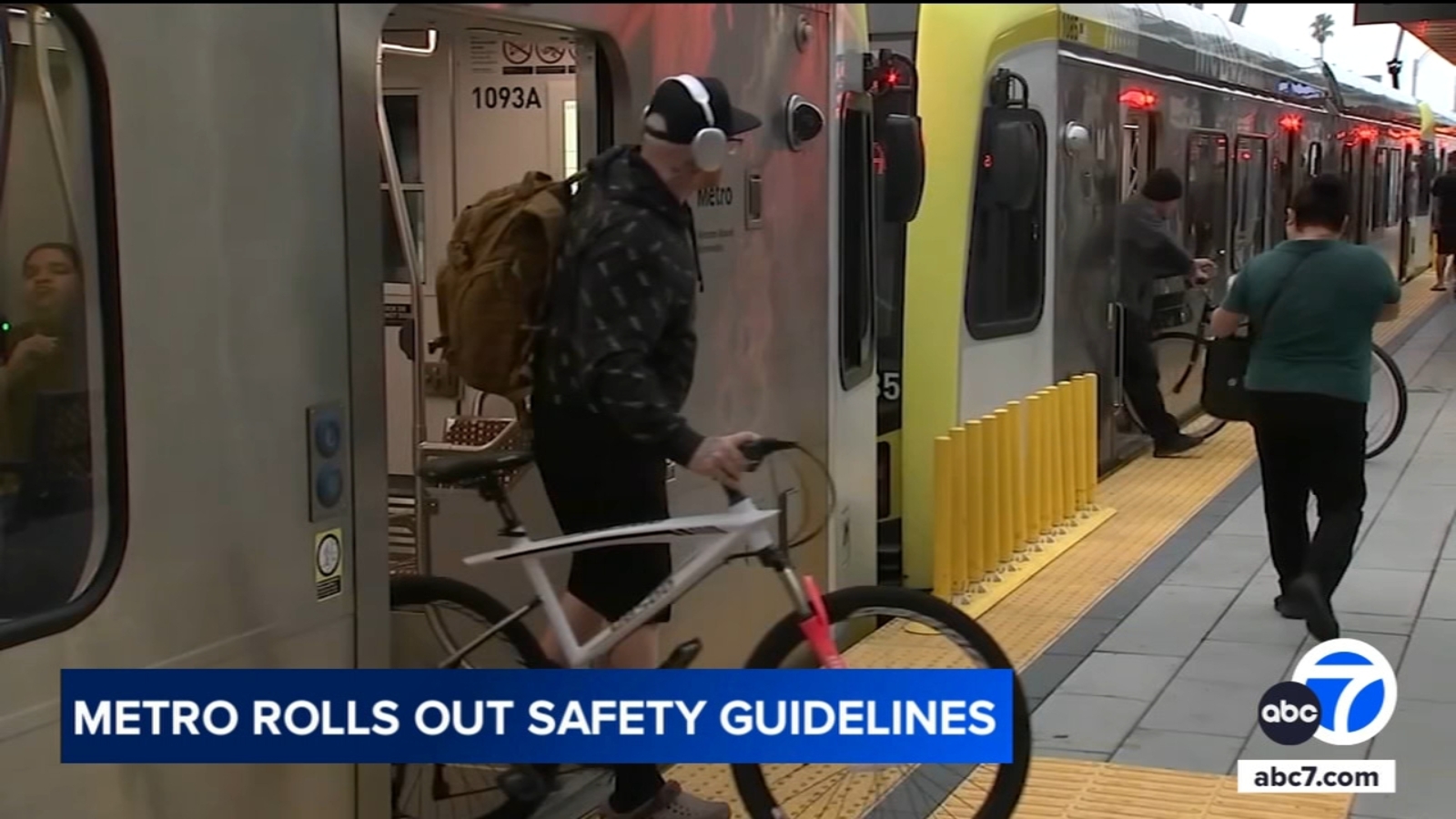 Metro kicks off Rail Safety Month with safety pop-up event at Union ...