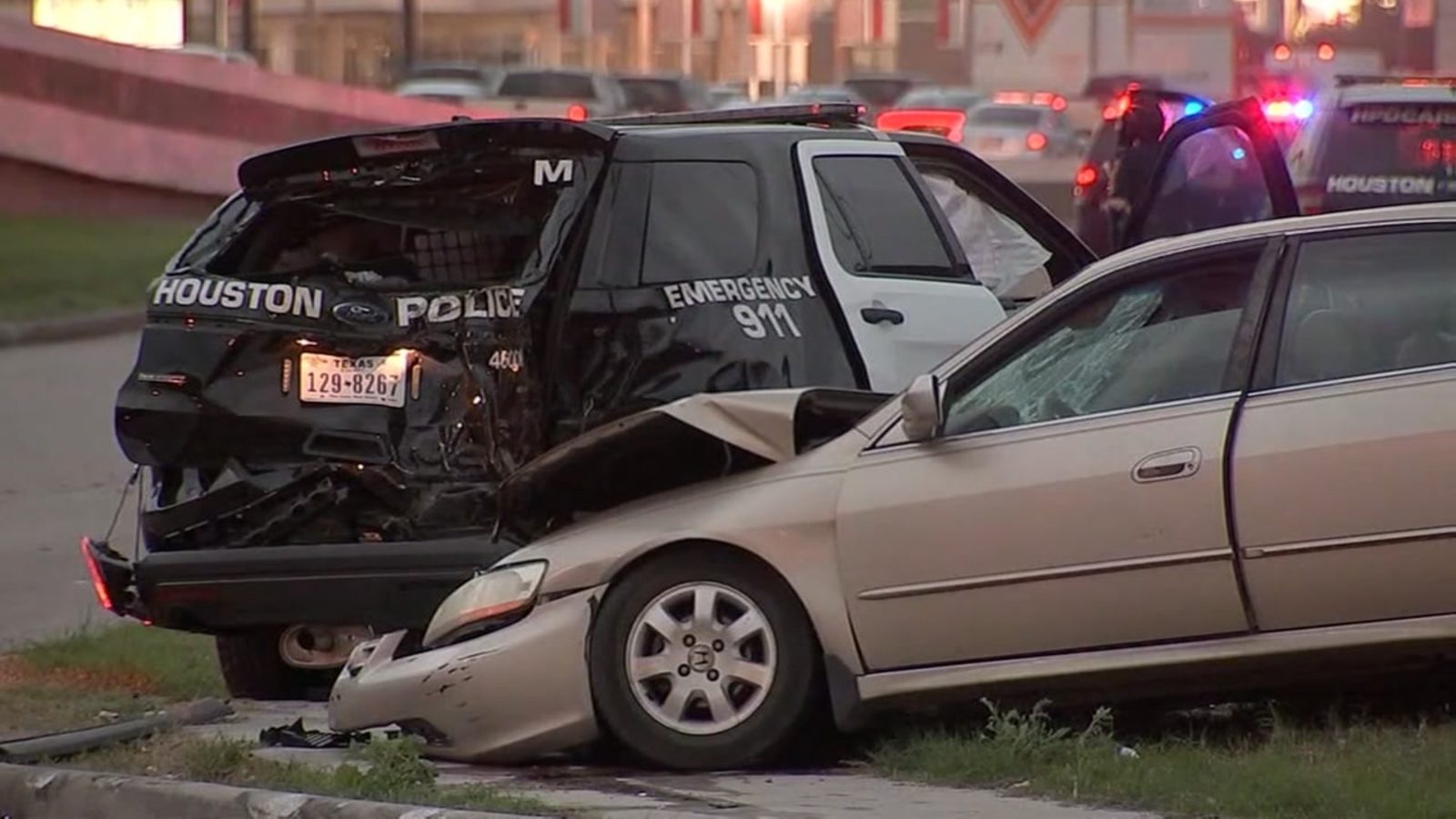 Houston police officer injured during chase along North Freeway - ABC13 ...