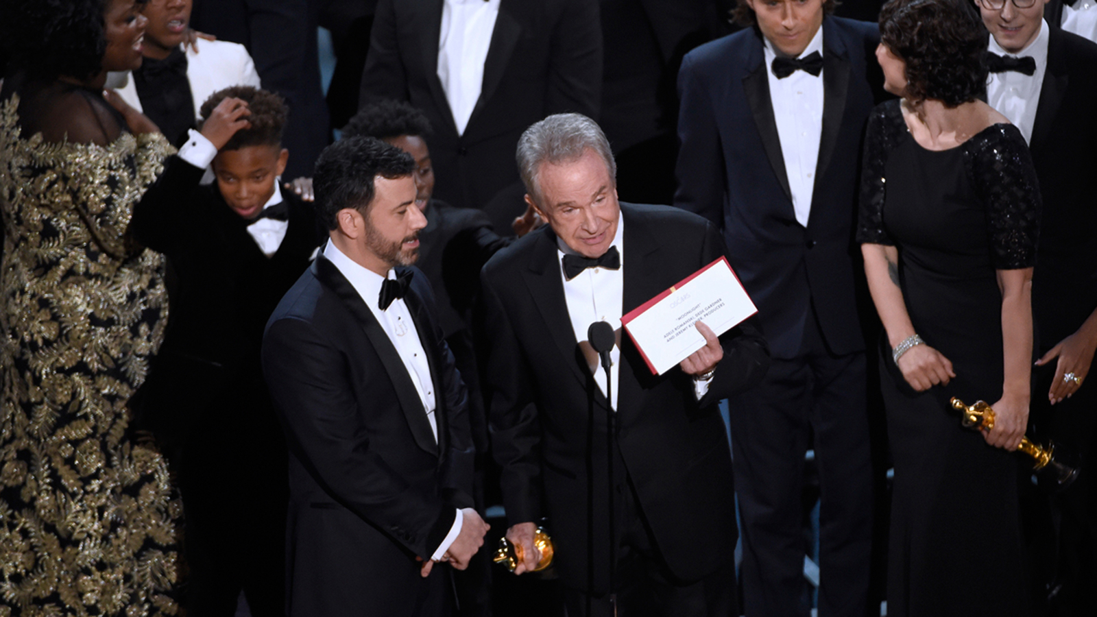 Social media reacts after Oscars 'Best Picture' mix-up - ABC7 Chicago