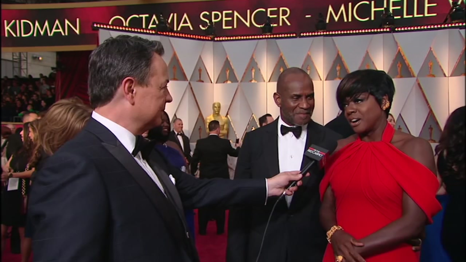 Viola Davis speaks from the heart, gets photobombed by Denzel ...