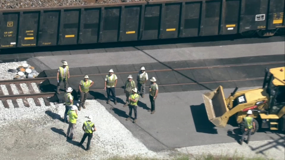 Chicago train derailment: Freight train derails near 99th Street ...