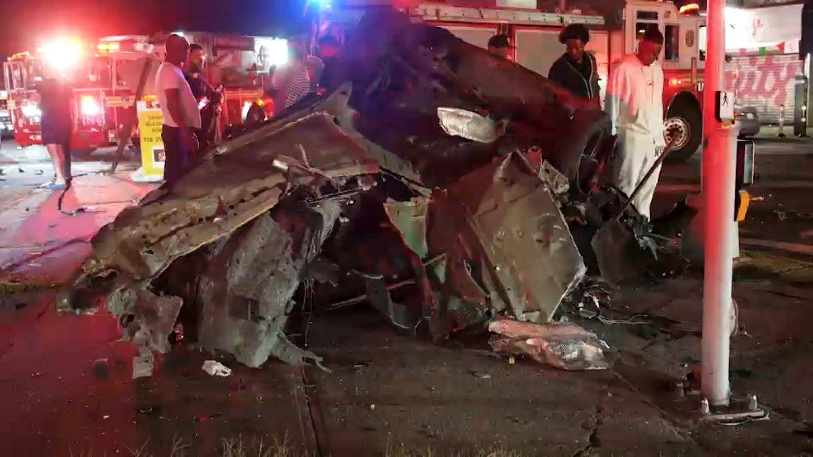 Driver killed after crashing stolen car in Midwood, Brooklyn into ...