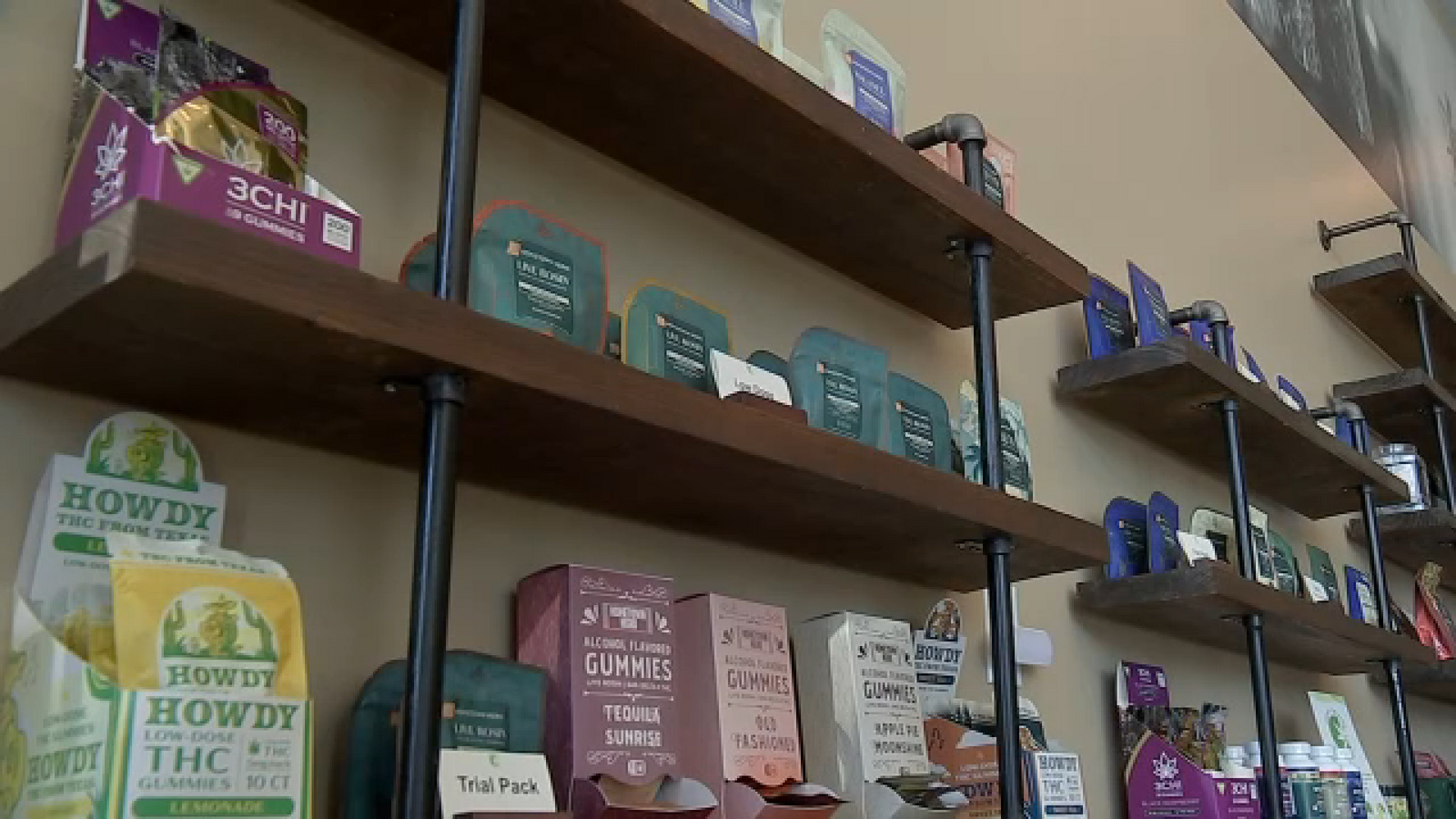 Texas Gov. Greg Abbott issues executive order banning minors from THC ...