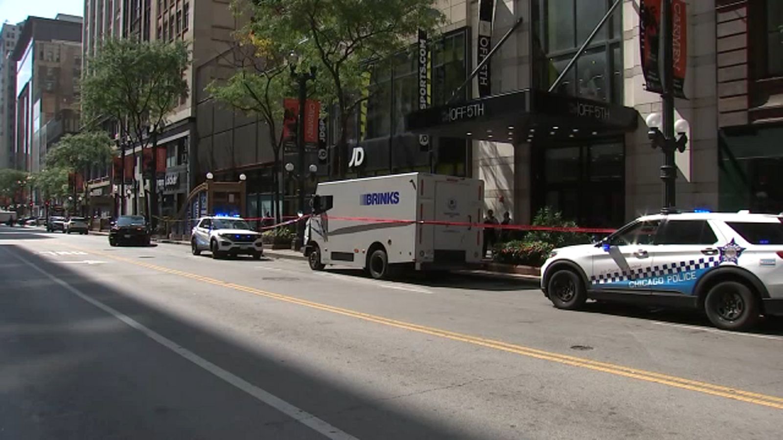 Chicago shooting: Security guard shoots suspect in attempted robbery near State and Madison in ...