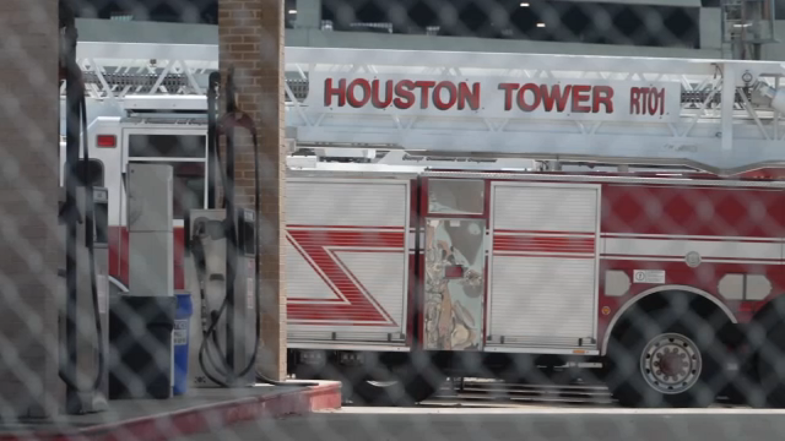 Houston's new $1.5 million ladder truck too big to fit inside station ...