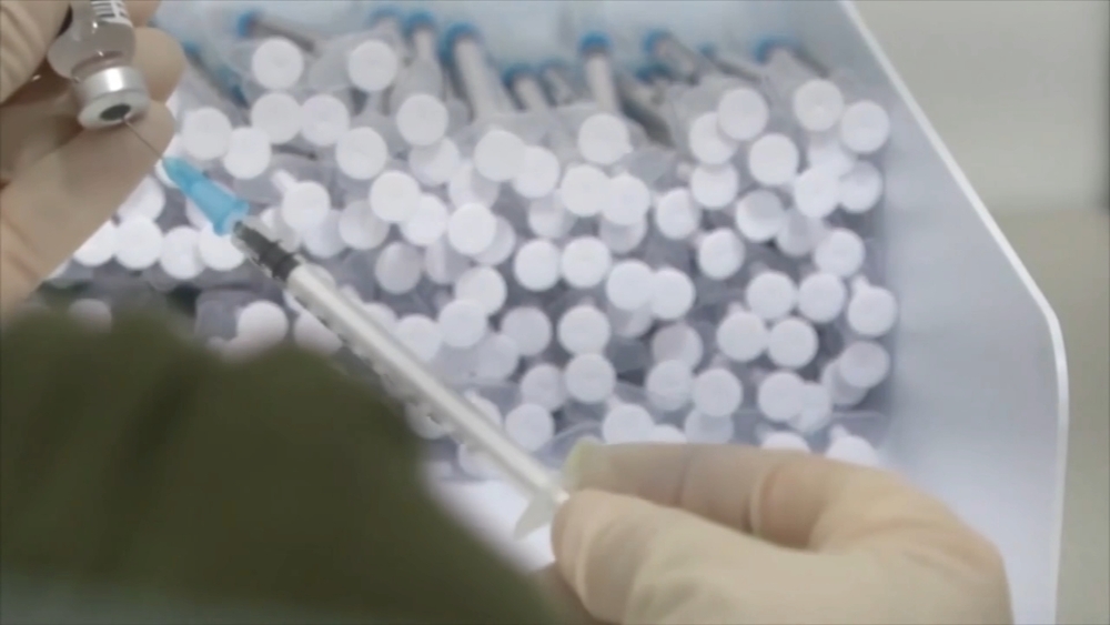 CVS holds off on offering COVID-19 vaccines in 16 states - ABC7 San ...