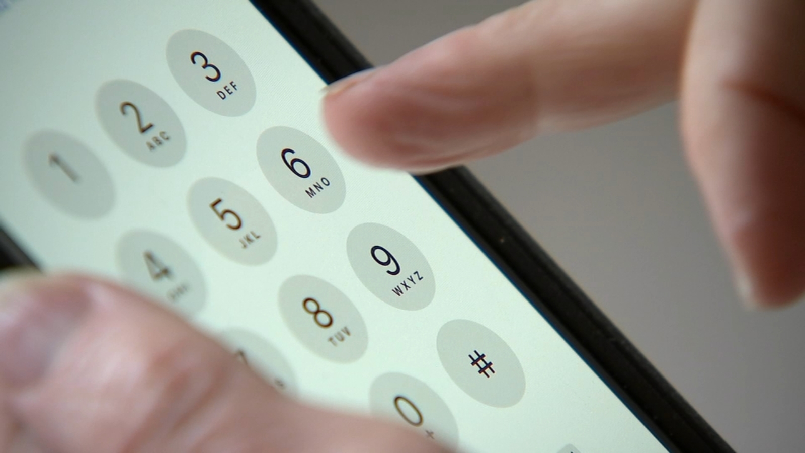 Quick Tip: Fake phone numbers - ABC7 Chicago