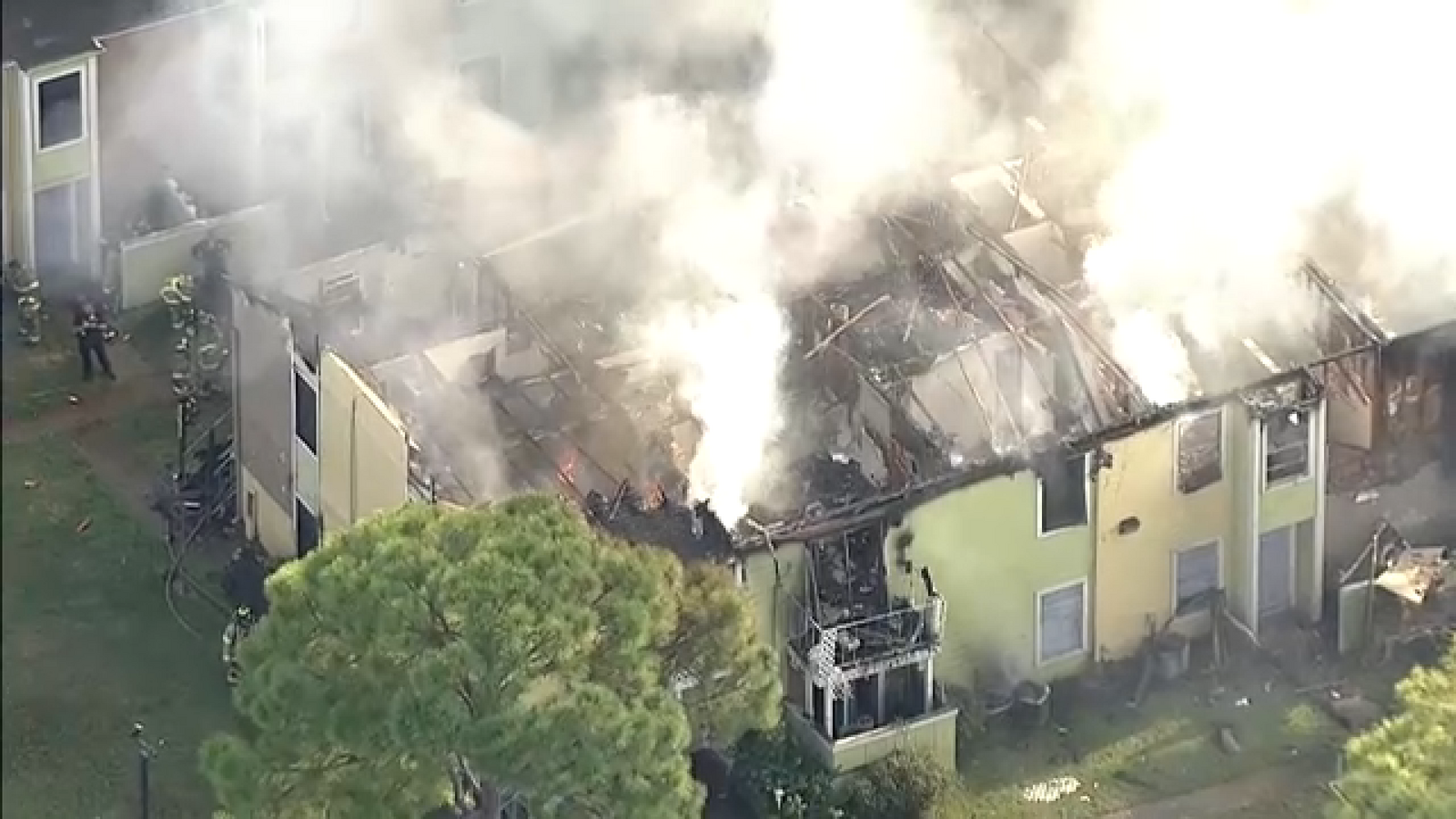 North Houston fire destroys 16 Greenspoint-area apartment homes ...