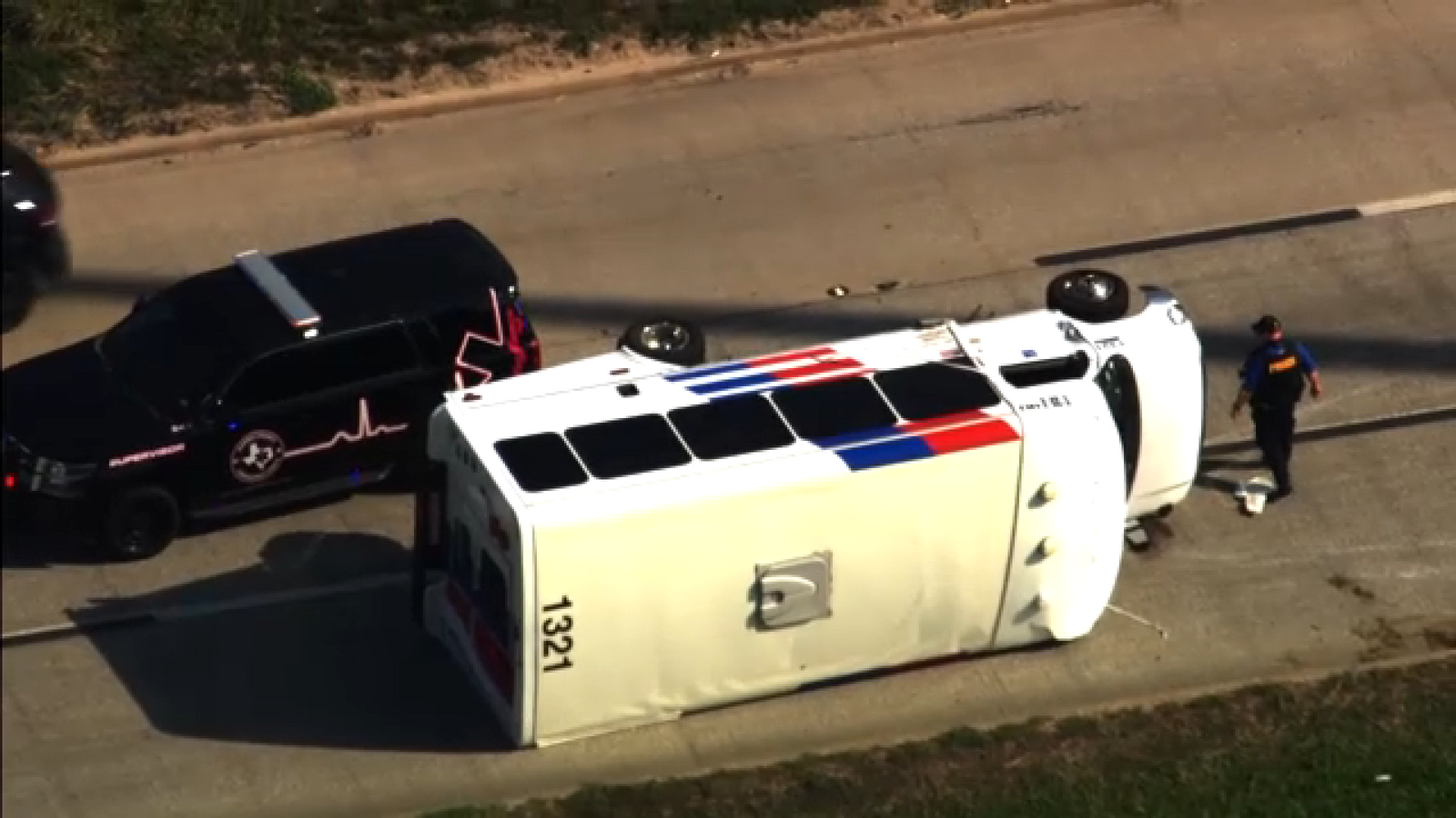 Bus overturns after swerving to avoid stalled vehicle, losing control ...