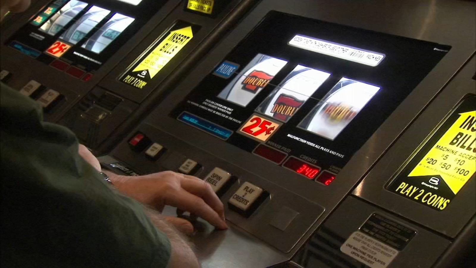 Chicago leaders review proposal for video gambling machines, or video ...