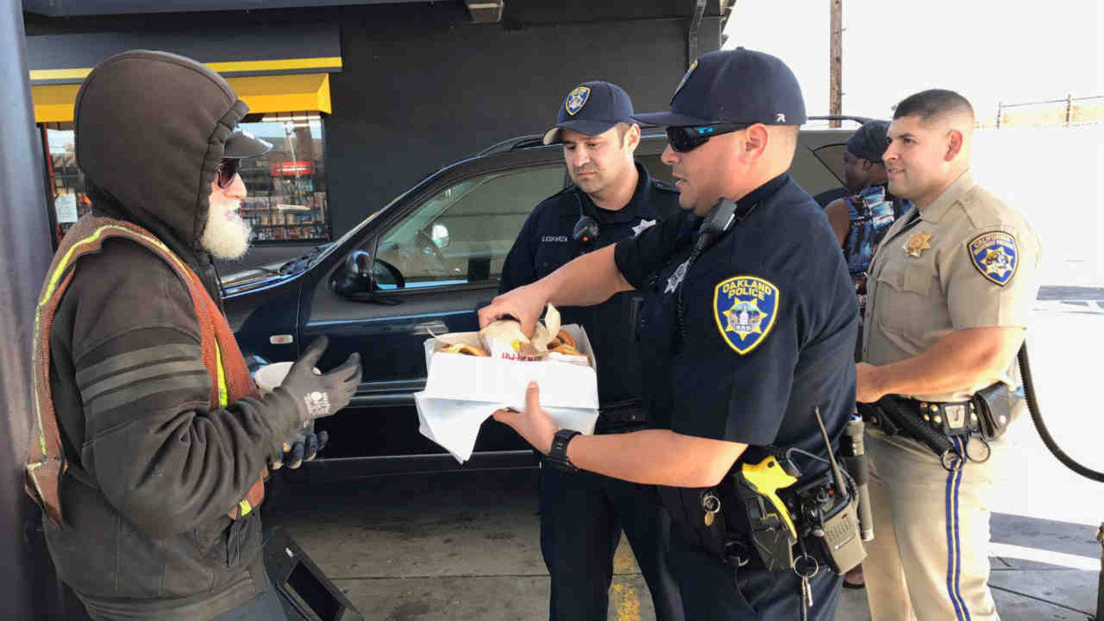 PHOTOS: CHP teams up with OPD to feed East Bay homeless - ABC7 San ...