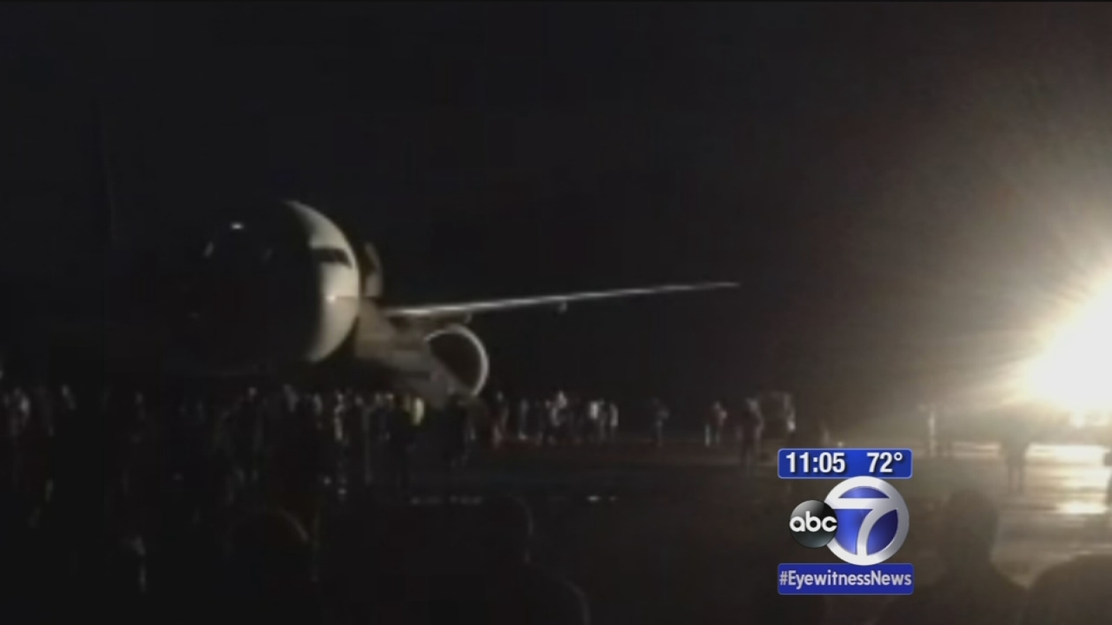 United Airlines Plane Makes Emergency Landing On Midway Island After