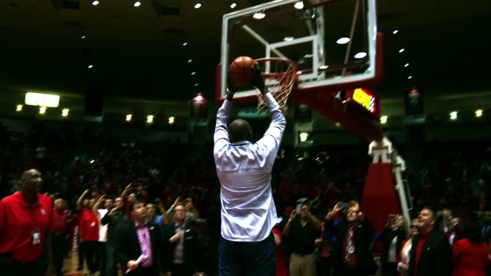 UH basketball wins as they say goodbye to Hofheinz Pavilion - ABC13 Houston