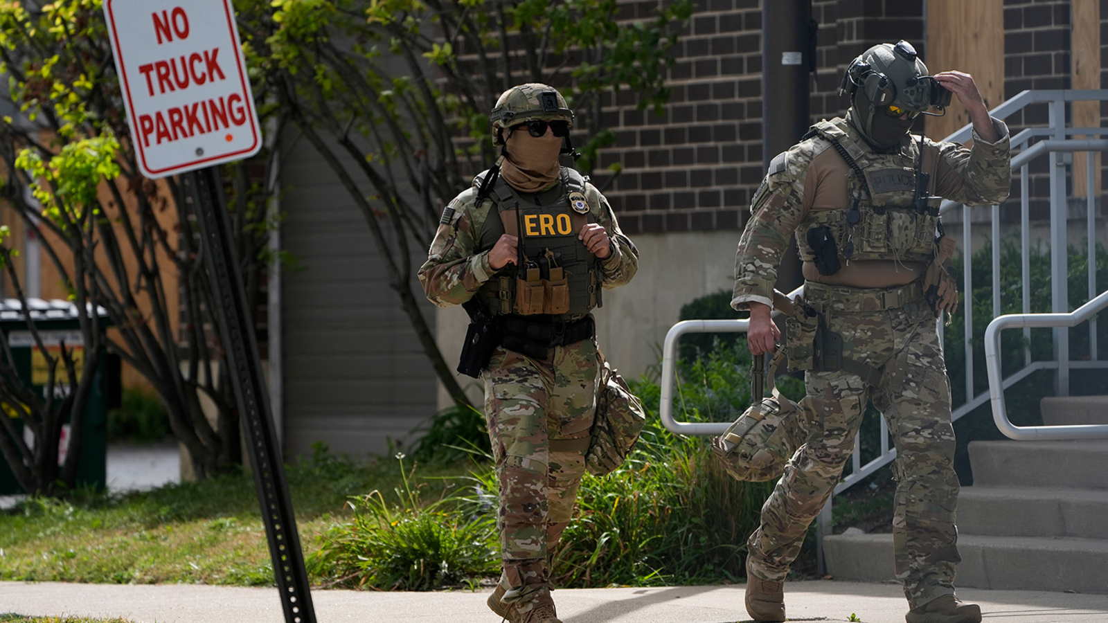 Sniper opens fire on Dallas ICE facility, killing 1 detainee, wounding ...