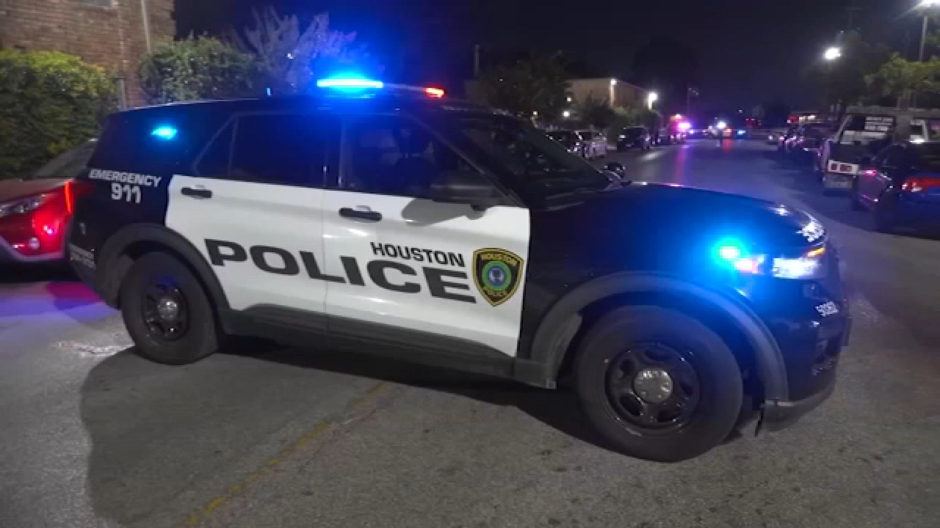 Houston bar shooting: 4 suspects wanted after 6 people shot outside ...