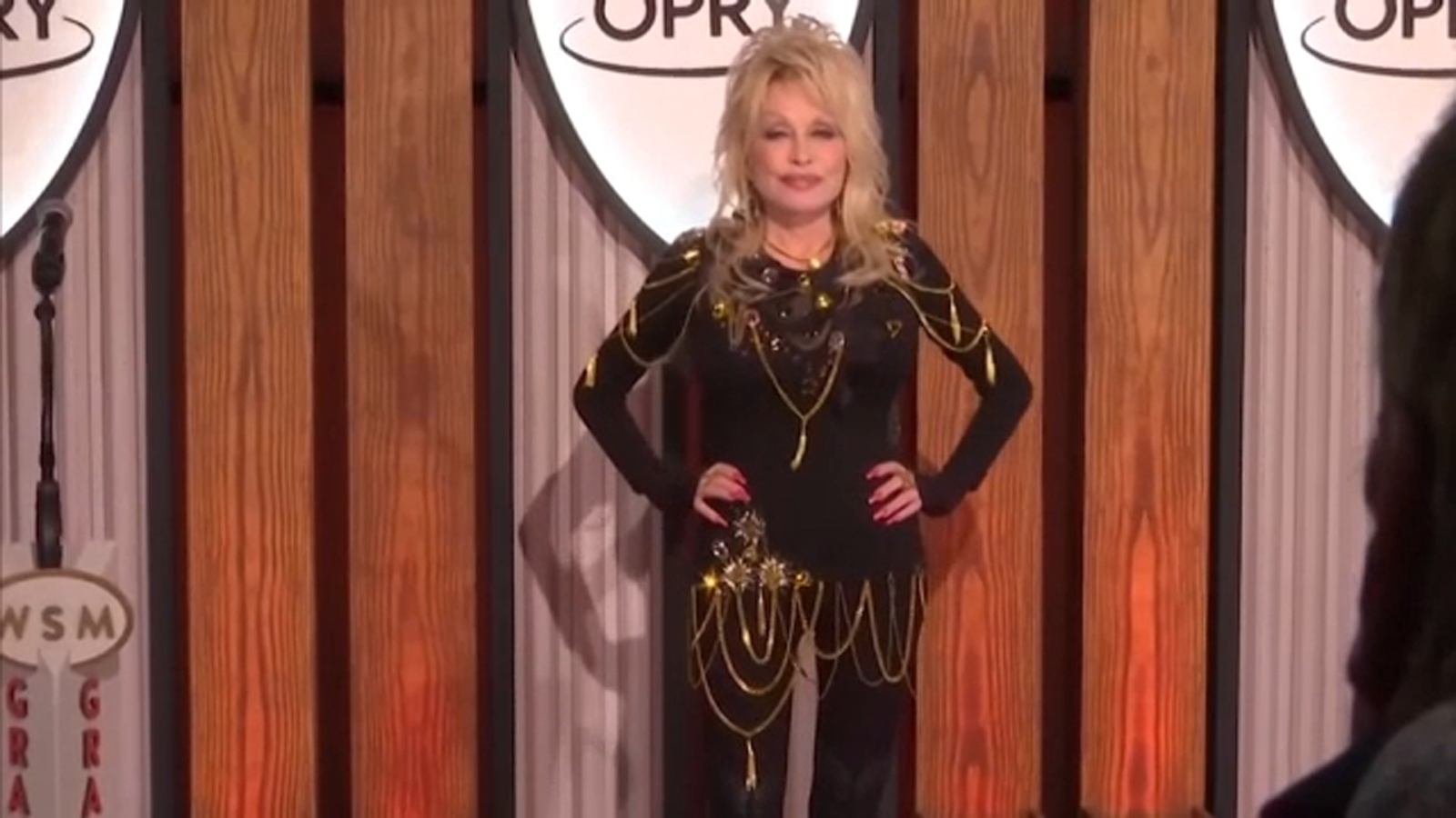 Dolly Parton postpones Vegas shows: Here's what she told fans about her ...