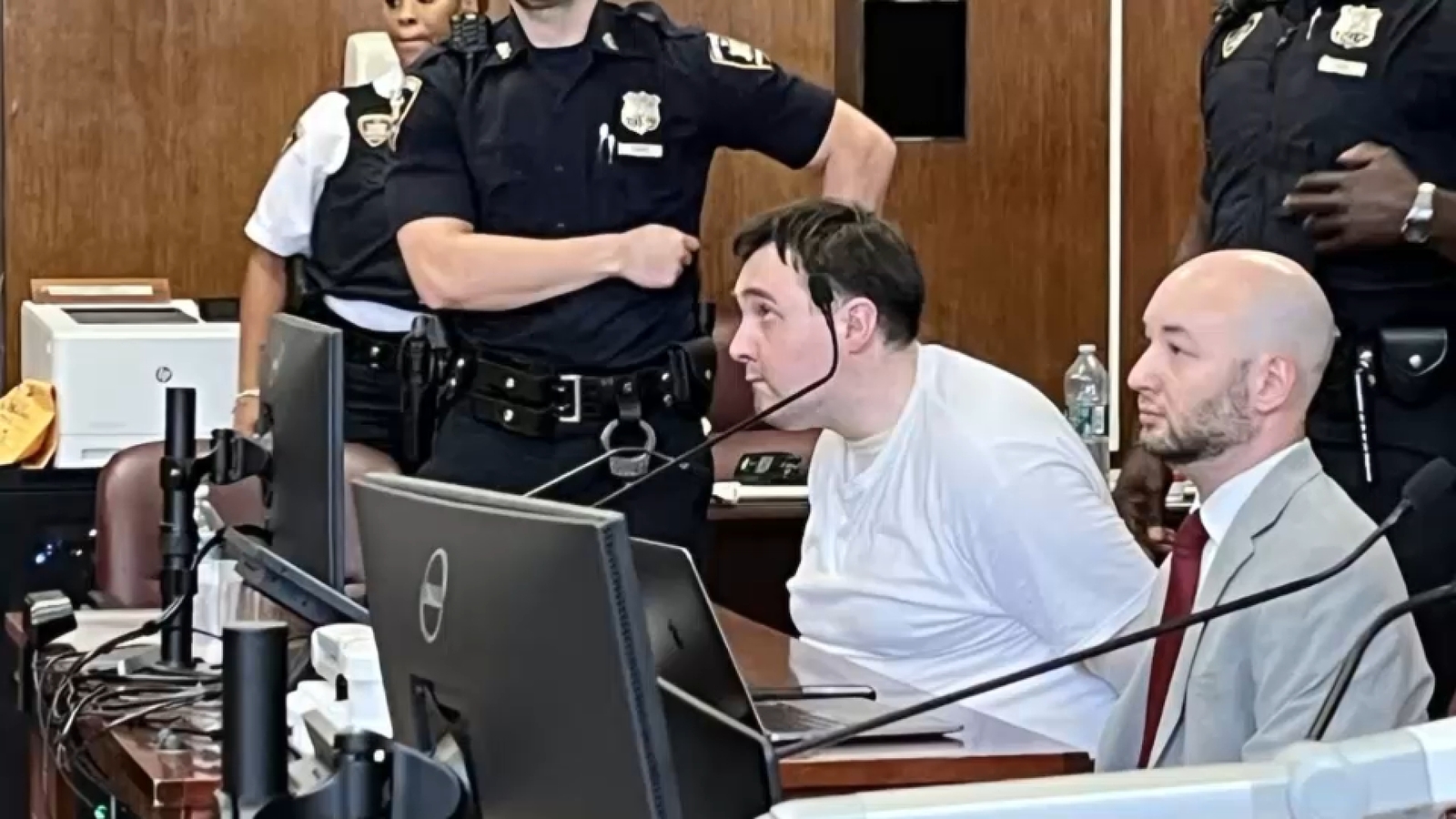 Man gets 10-year prison sentence after shoving woman onto subway tracks ...