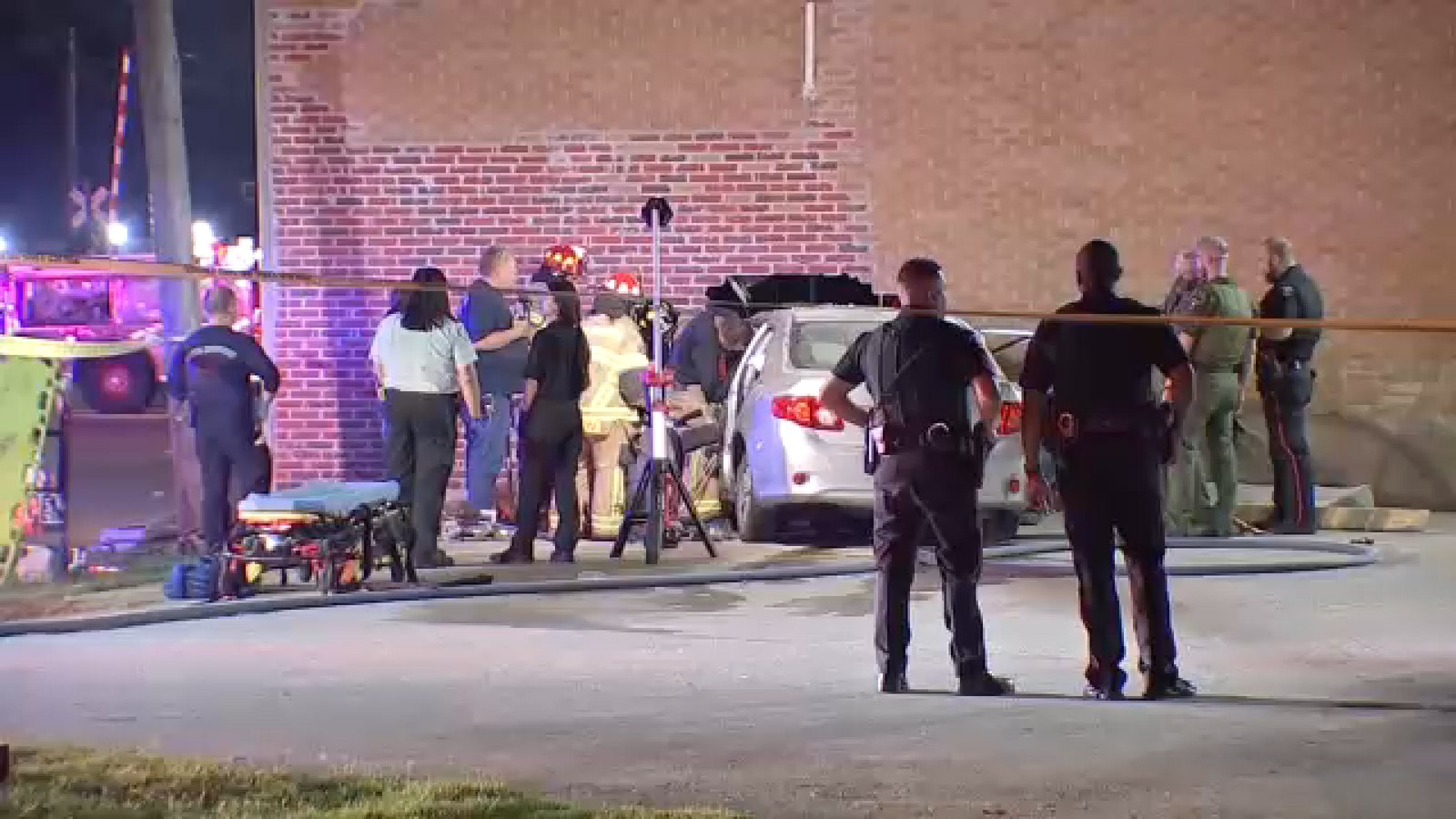 Driver hospitalized after fleeing from officer, crashing into building ...
