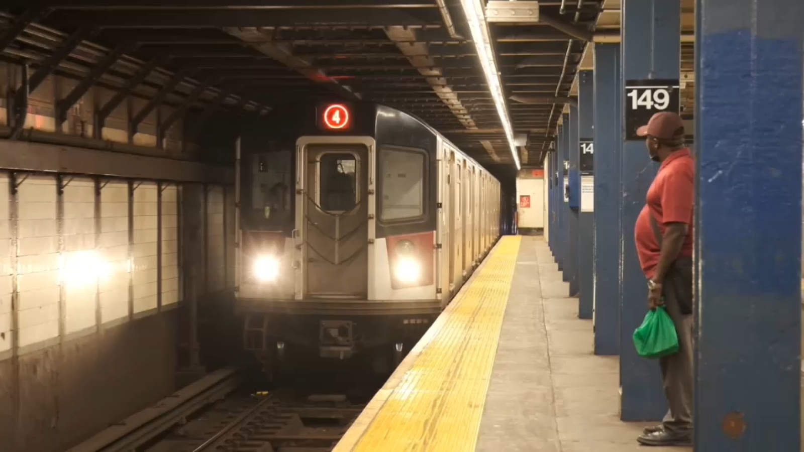 Man stabbed multiple times on the 4 train in the Bronx, suspect still ...