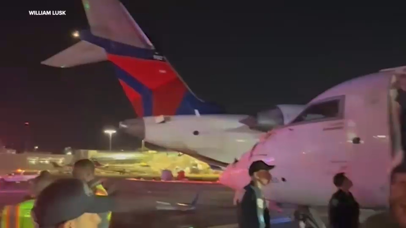 Delta regional jets collide at New York's LaGuardia Airport, injuring 1 - ABC7 Los Angeles