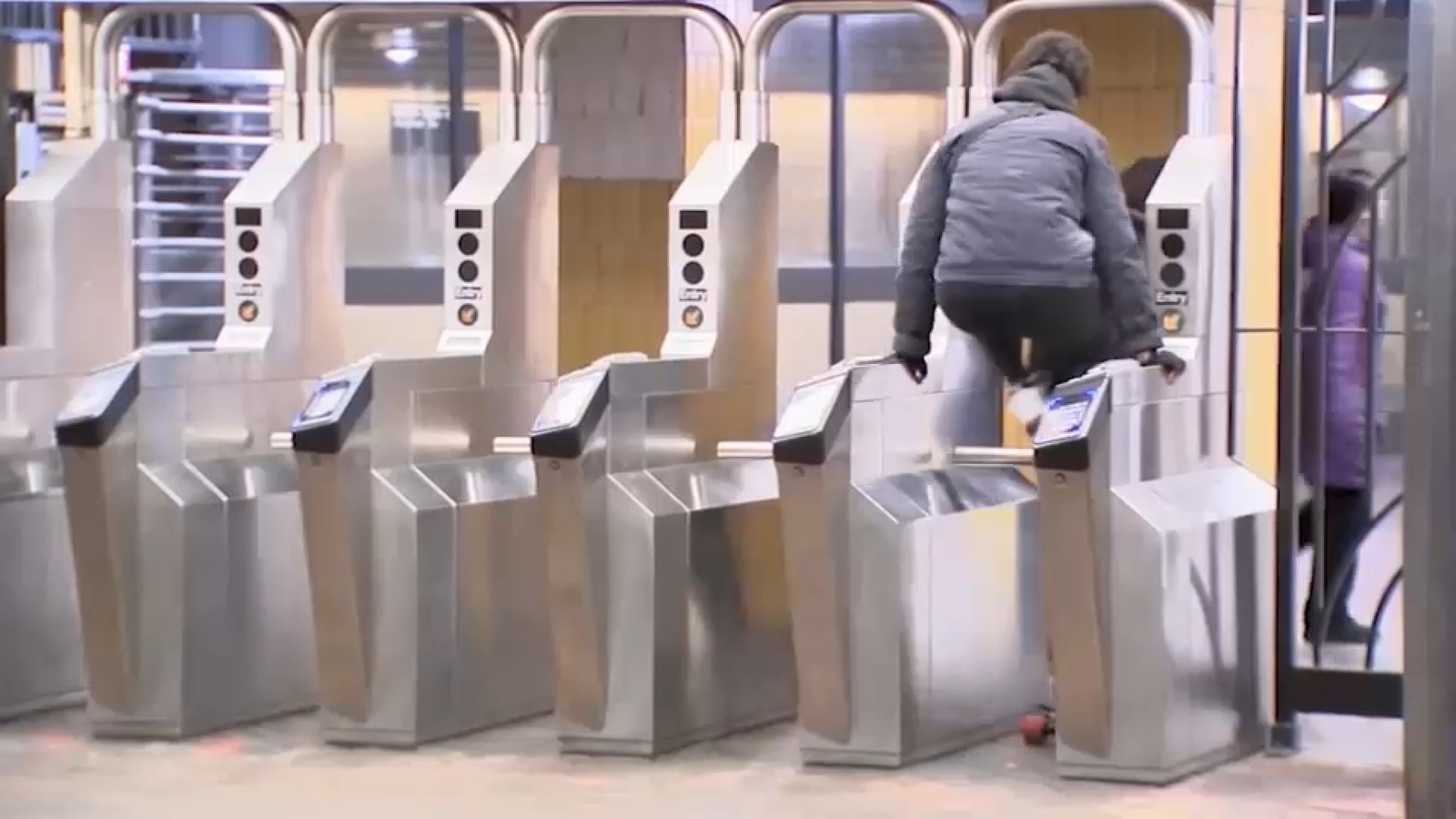 Subway toll evasion reached new high last year, but is decreasing due to new MTA measures ...