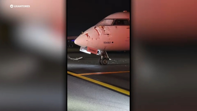 2 Delta jets collide while taxiing at LaGuardia Airport, passenger speaks out after crash - ABC7 ...